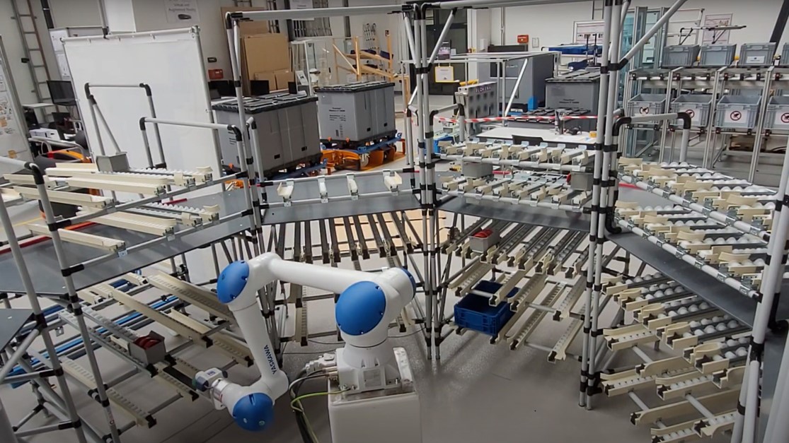 Cobot distributes goods carrier according to requirement | Neolog